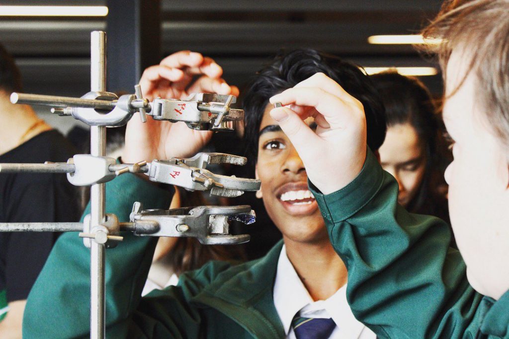 扩大FLEET与学校学生的接触| ARC未来低能电子技术卓越中心 - 雷竞技raybeta