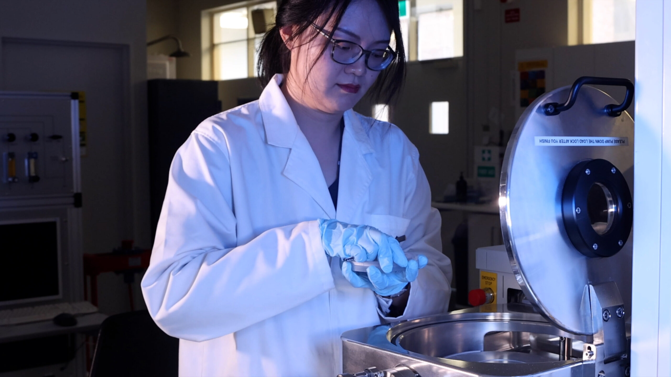 用于更快、更小电子产品的国产半导体| ARC未来低能电子技术卓越中心 - 雷竞技raybeta