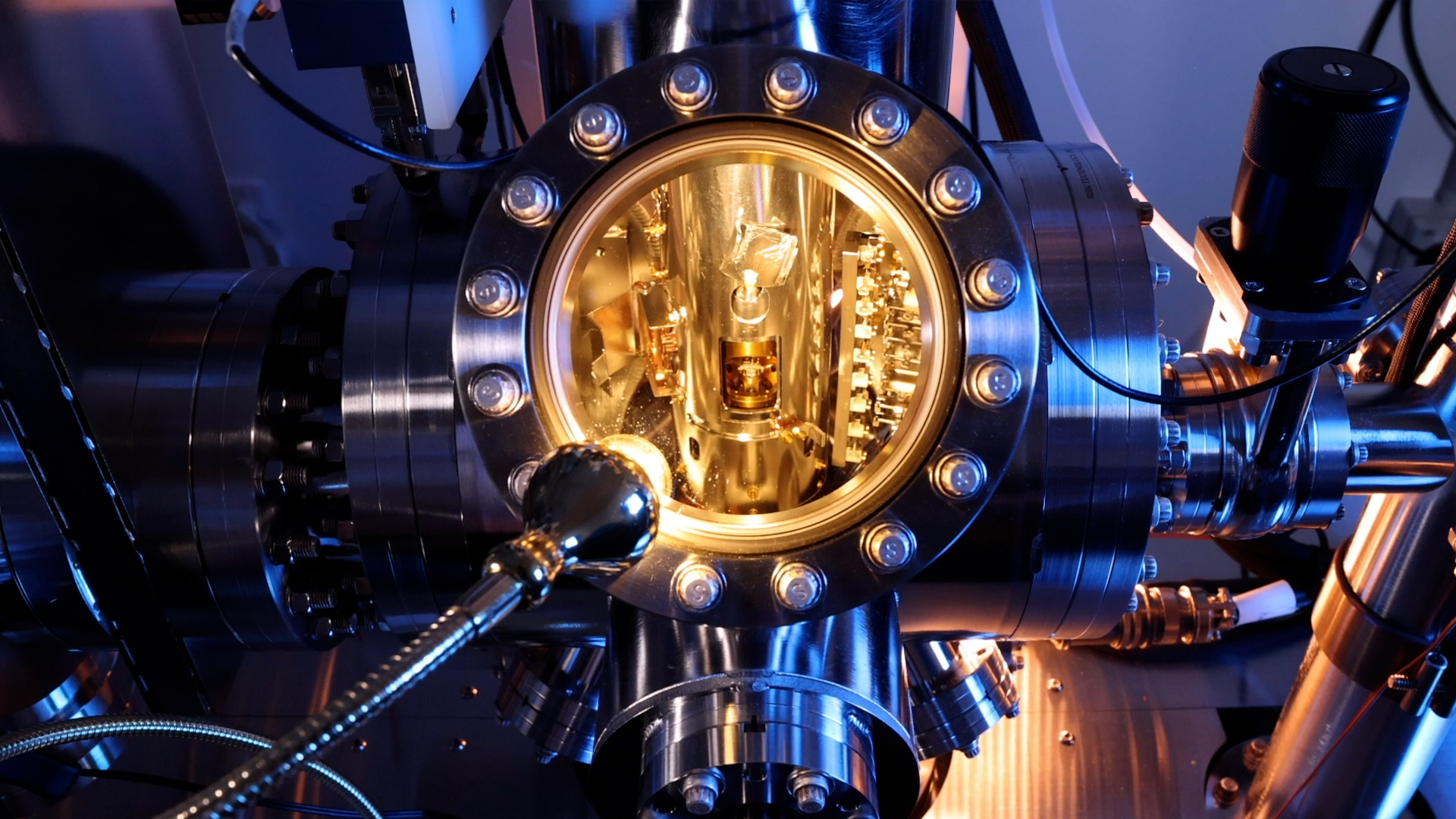 应力对你有好处:在压力下增强压电性能| ARC未来低能电子技术卓越中心 - 雷竞技raybeta